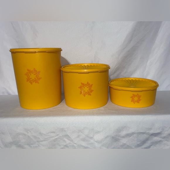 Tupperware | Kitchen | Set Of 3 Vintage Golden Harvest Yellow Wreath ...